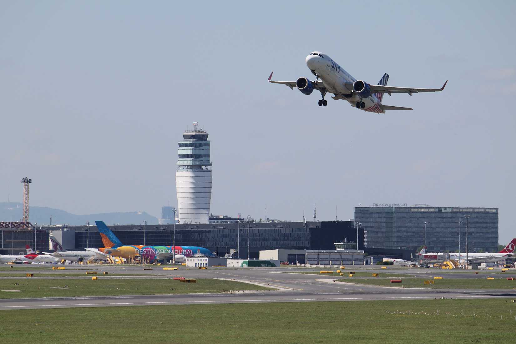 Why The Airbus A320 Family Has Such Different Winglets