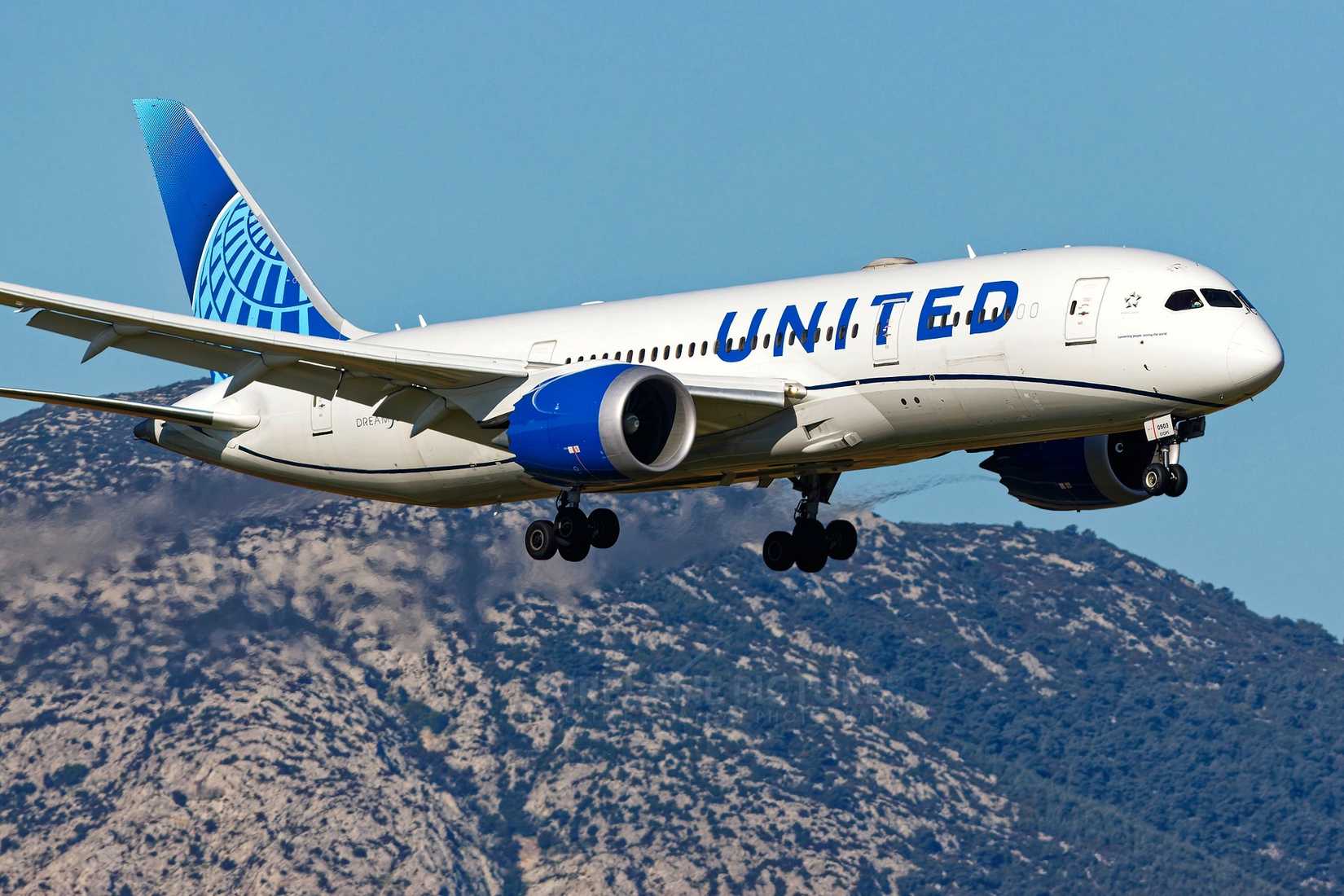 Mayday: United Boeing 787 Returns To Washington Dulles Due To Engine ...