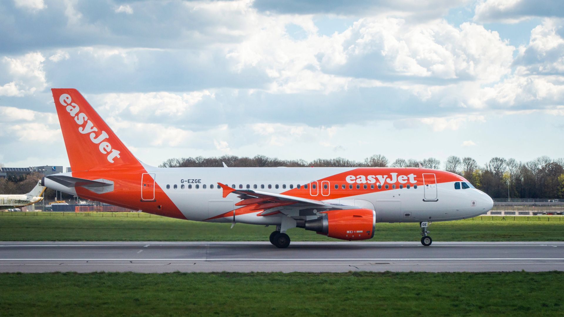 easyJet Flight Diverted After Passenger Threatens Bomb, Shouts Anti ...