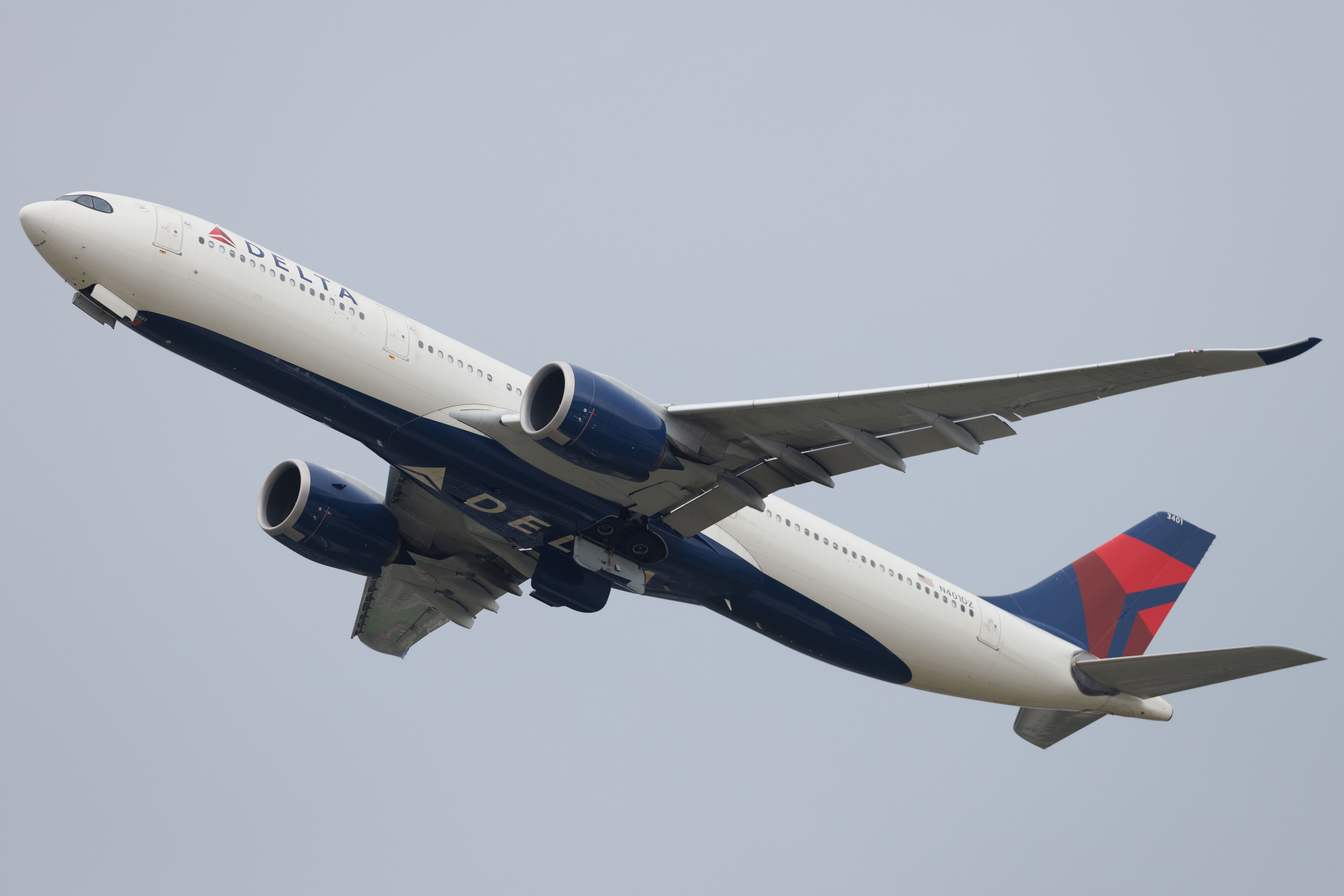 Delta A330 Damaged in Hailstorm: Flight Diverted Back to Barcelona