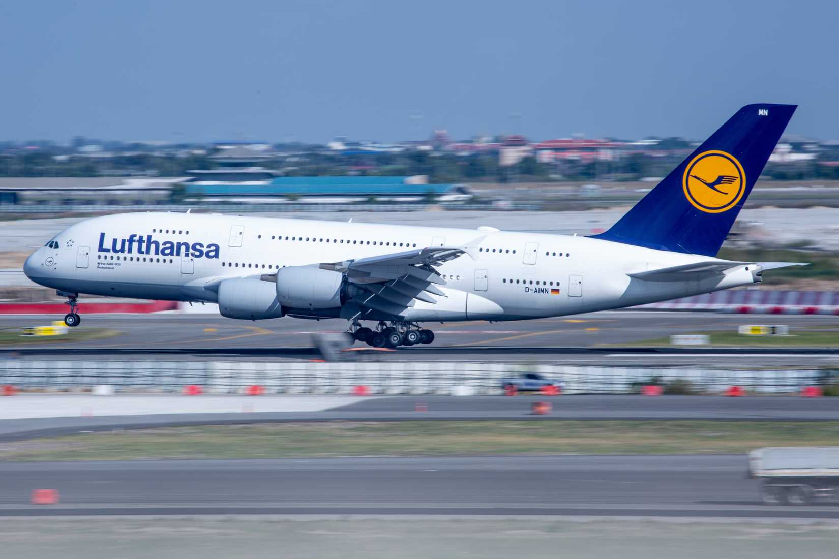Why The Airbus A380’s Main Landing Gear Needs 20 Tires
